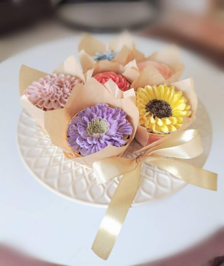 ★お花絞り初心者さんの【心ときめく！あんフラワーカップケーキ】コース！！ | 和菓子教室antomo（アントモ）