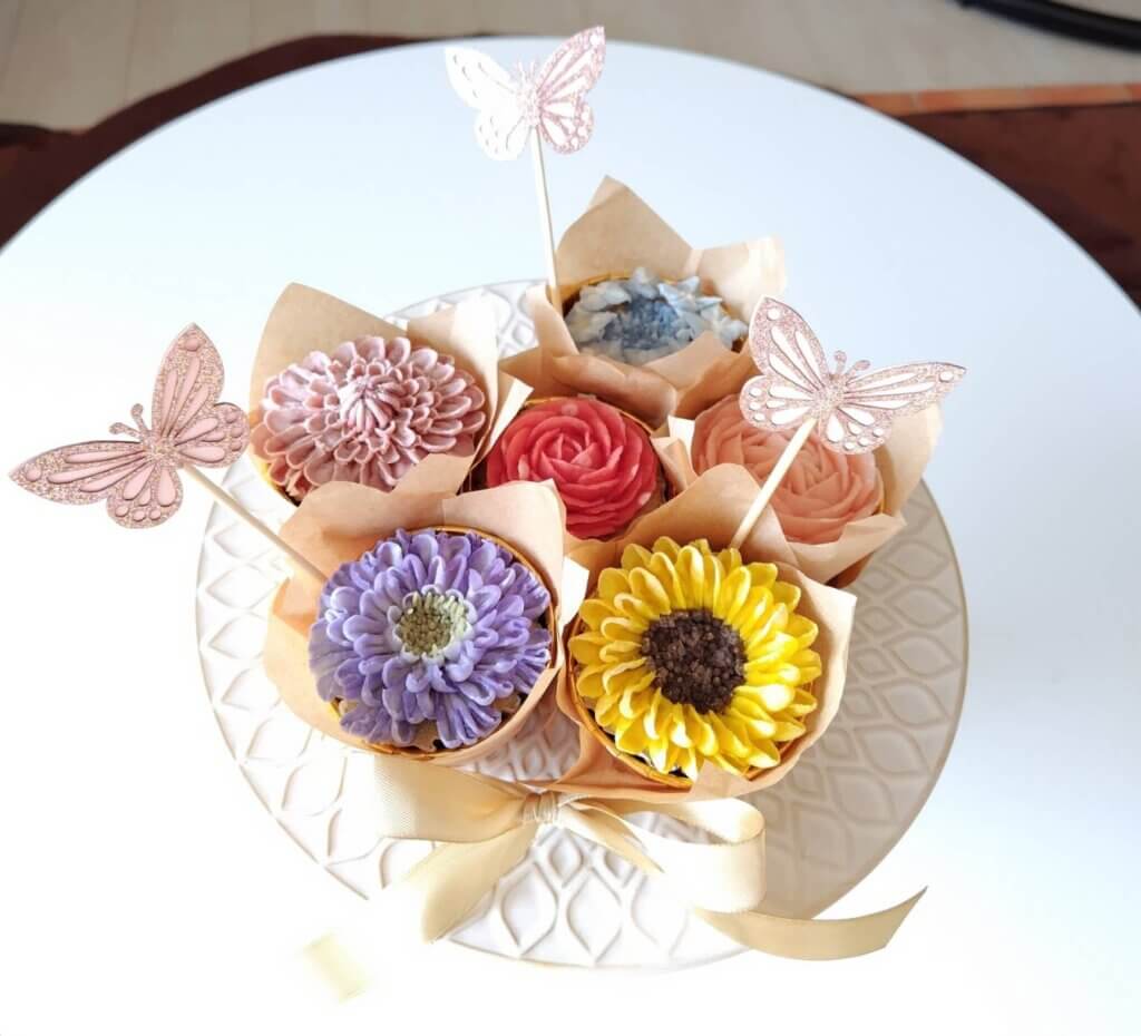 ★お花絞り初心者さんの【心ときめく！あんフラワーカップケーキ】コース！！ | 和菓子教室antomo（アントモ）