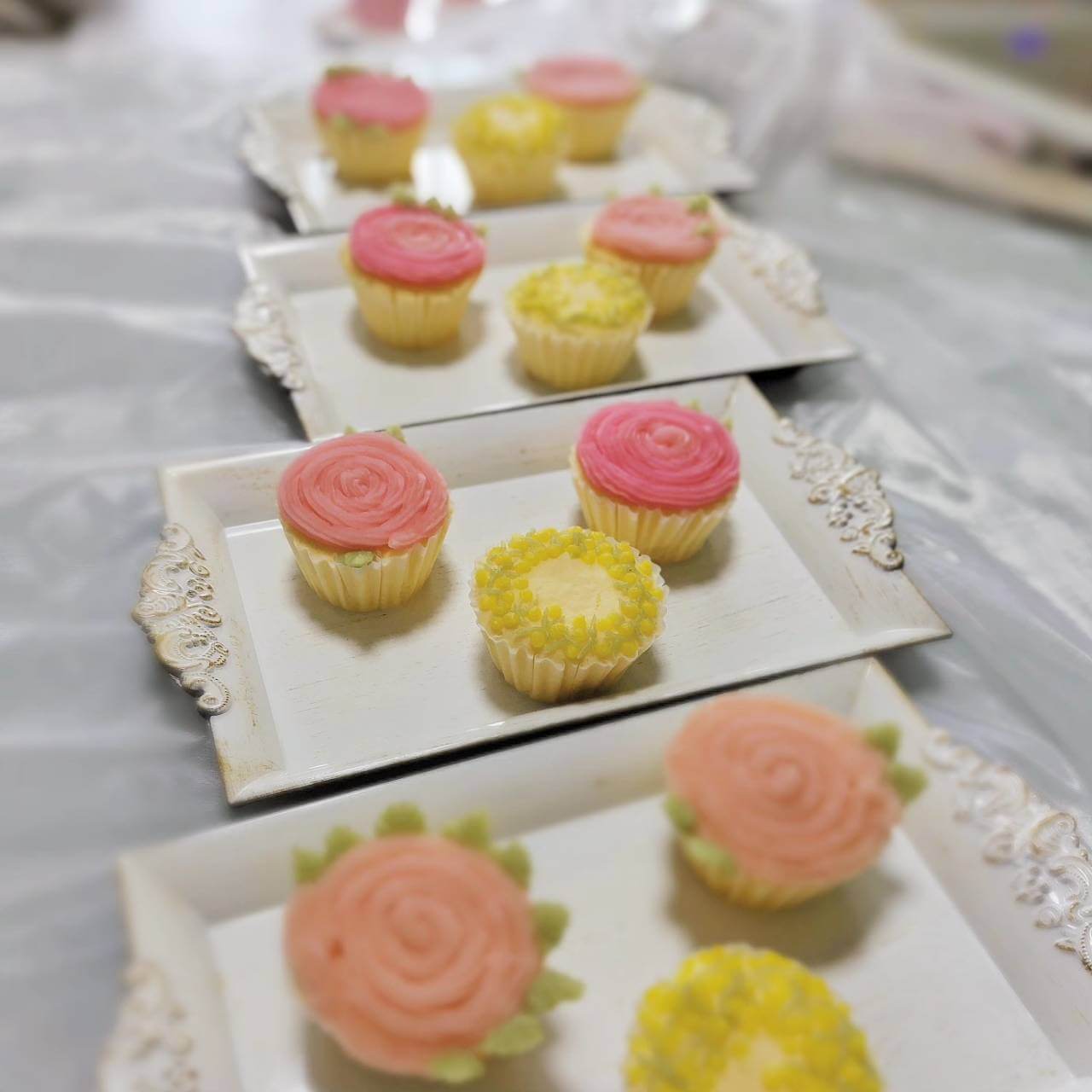 【心ときめく！あんフラワーカップケーキ】コース生さんの成長が凄い！！ | 和菓子教室antomo（アントモ）